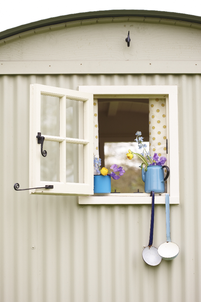 Vintage Enamelware – Home & Antiques Magazine – Joanna Henderson ...